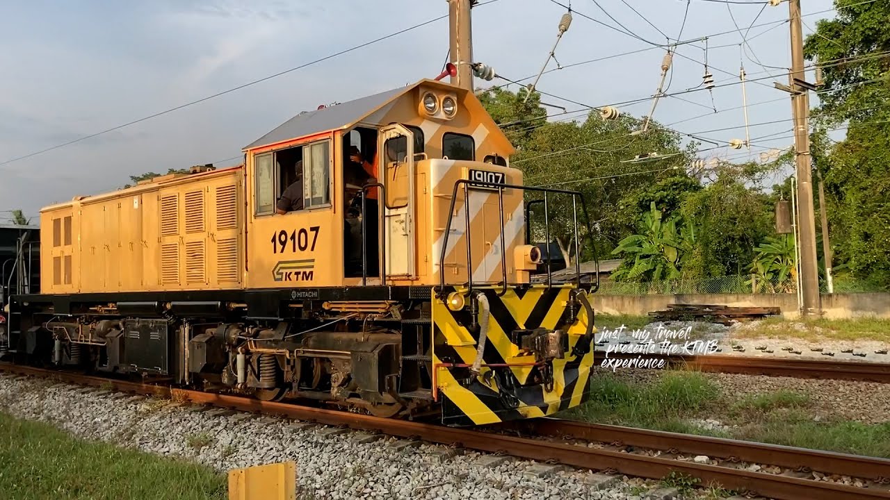 KTMB Class 19107 Shunter locomotive and Class 26116 Tanjung Selatai ...