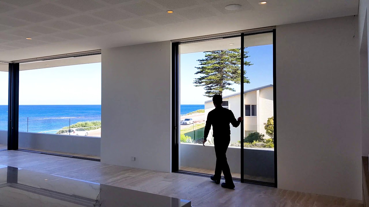 Altus Cavity Slider and Centor Retractable Flyscreen - YouTube