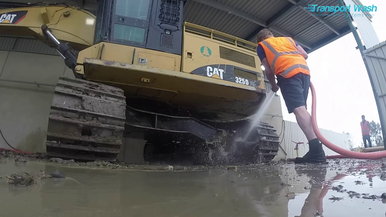 Washing Muddy Excavator - YouTube