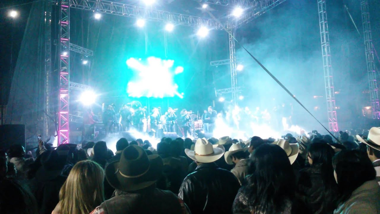 Banda Clave Nueva de Max Peraza en Santo Tomas - YouTube