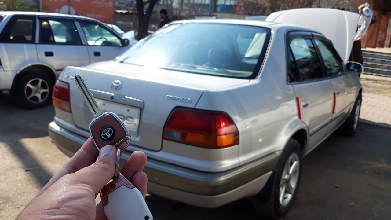Toyota Corolla SE.Saloon 1996 Japanese Model Review - YouTube
