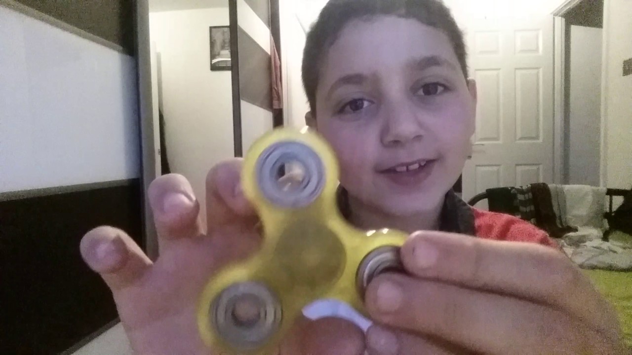 FIDGET SPINNER TRICKS - YouTube