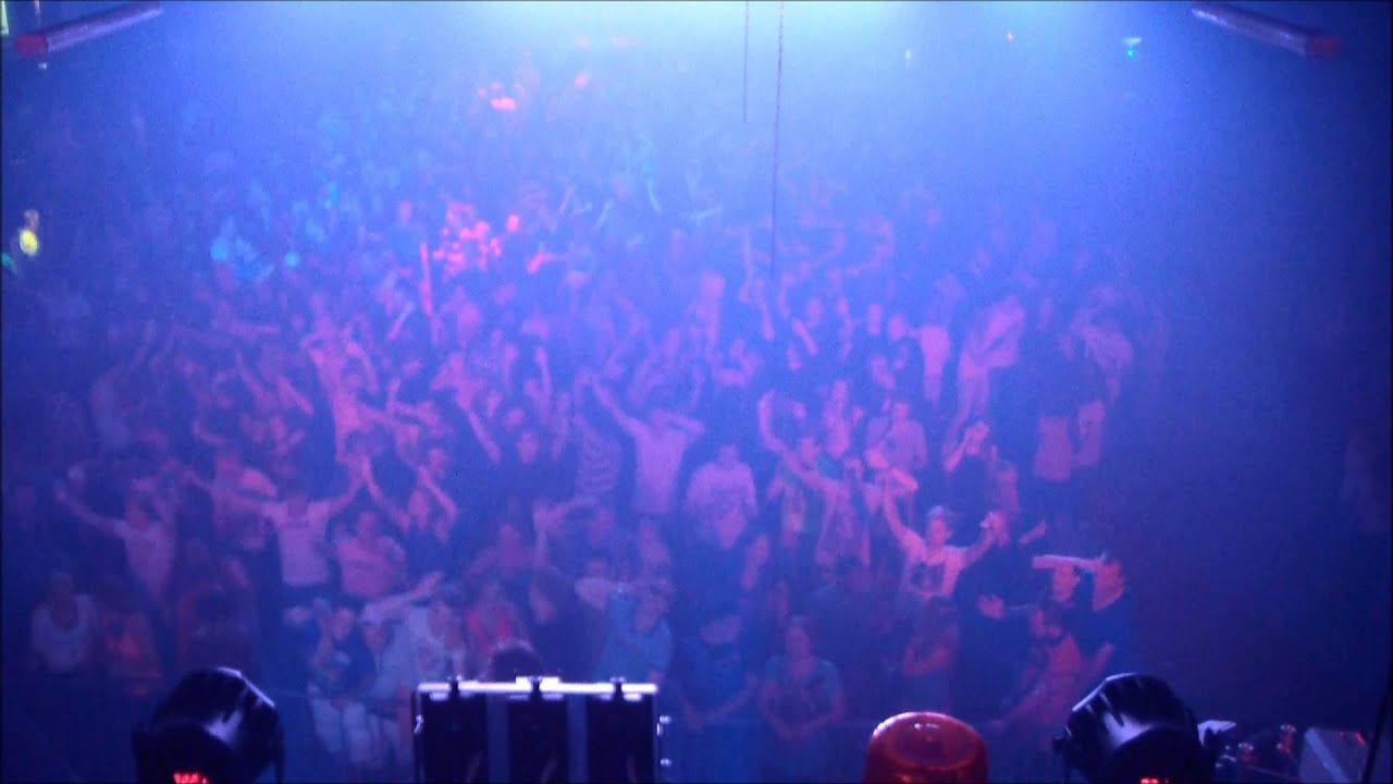 Optreden Peter Loree 2BarsOnTheBeach Putten - YouTube
