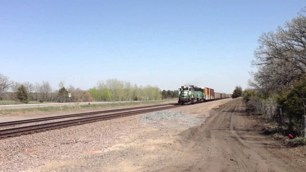 BNSF 3158 in Clear Lake, MN - YouTube