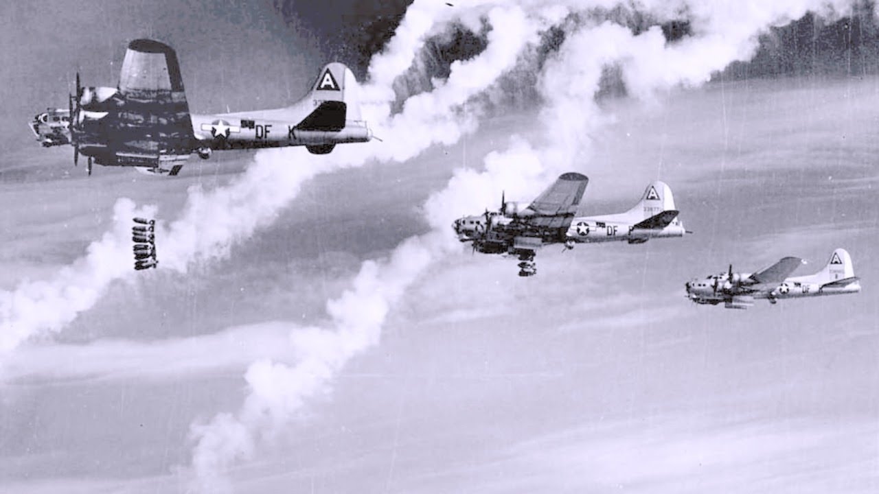 U.S. Pilot Saved His Burning B-17 For 4 Minutes — Entire Crew Made It ...