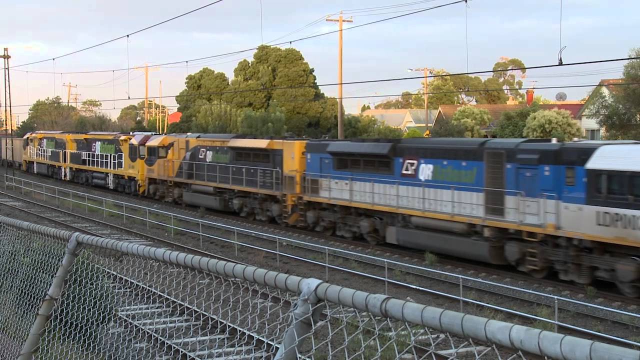 Five locomotives, 22000Hp! QRN service 3BM7 with delivery run of new ...