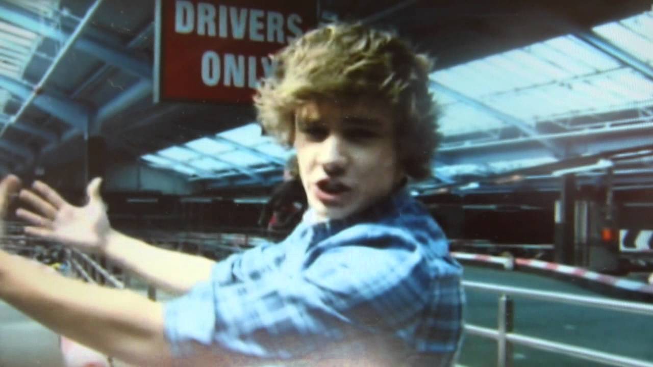 One Direction Go-Karting on T4. - YouTube