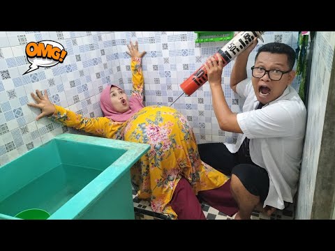 Drama Lucu 💢😱 Ibu Hamil Melahirkan Di Kamar Mandi