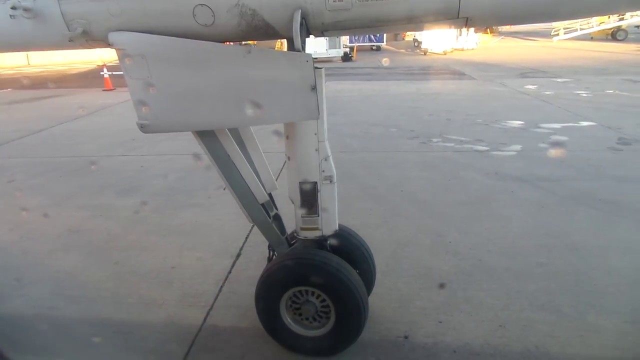 United Airlines Express DH8-Q200 Takeoff from Albany - YouTube