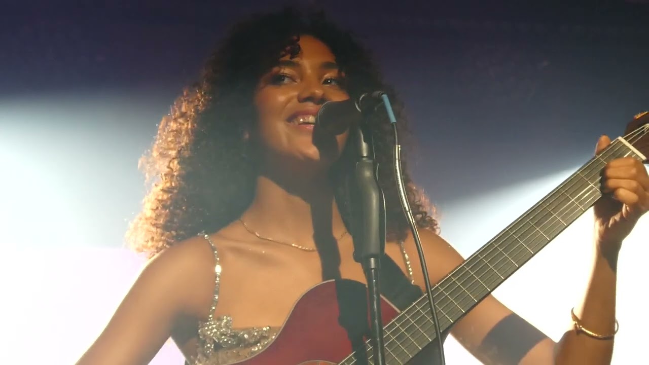 Olivia Dean - "UFO" Chords - Chordify