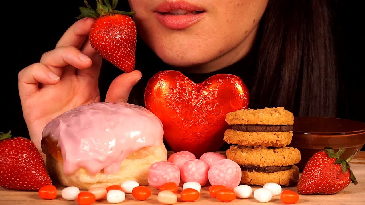 ASMR Chocolate Heart, Strawberry Iced Bun, Chocolate Cream Cookies ...