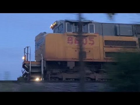 UP 8605 leads a very short intermodal (didint record the whole thing) through Stevenson park ...