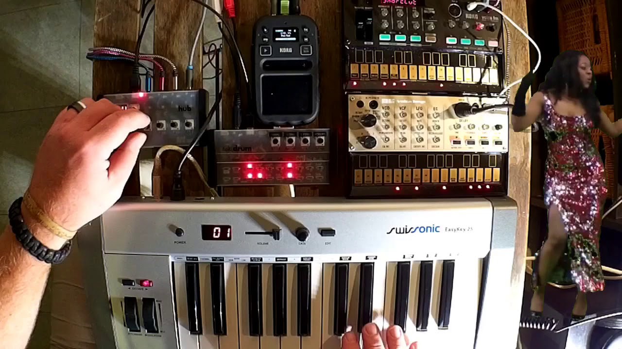 Tiny Table Jam: Korg Volca FM, Keys, Patchblocks minijam techdrum, hub + Kaosspad mini - YouTube