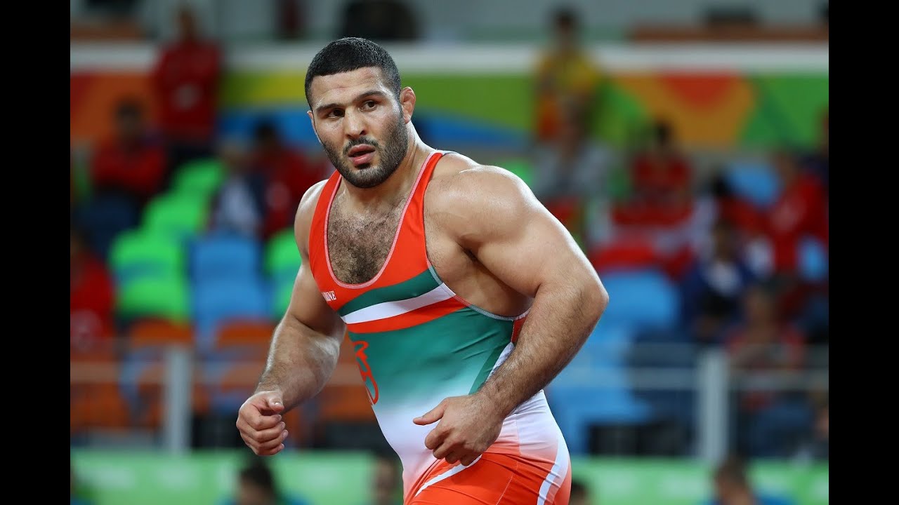 Attractive Final Match of Their Country's Most Famous Wrestlers - YouTube