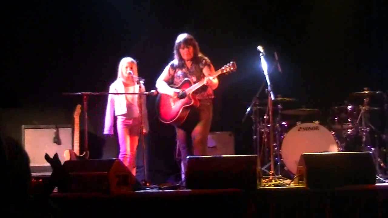 Grace Morgan singing at Steve Waylon's Country Show - YouTube