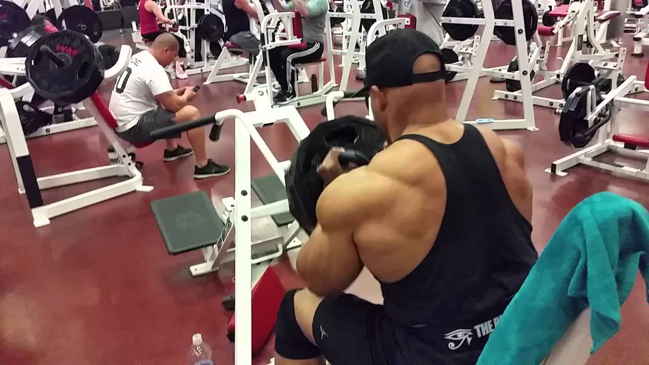 BODYBUILDER CARL MATTHEWS, CLOSE GRIP PRESS - YouTube
