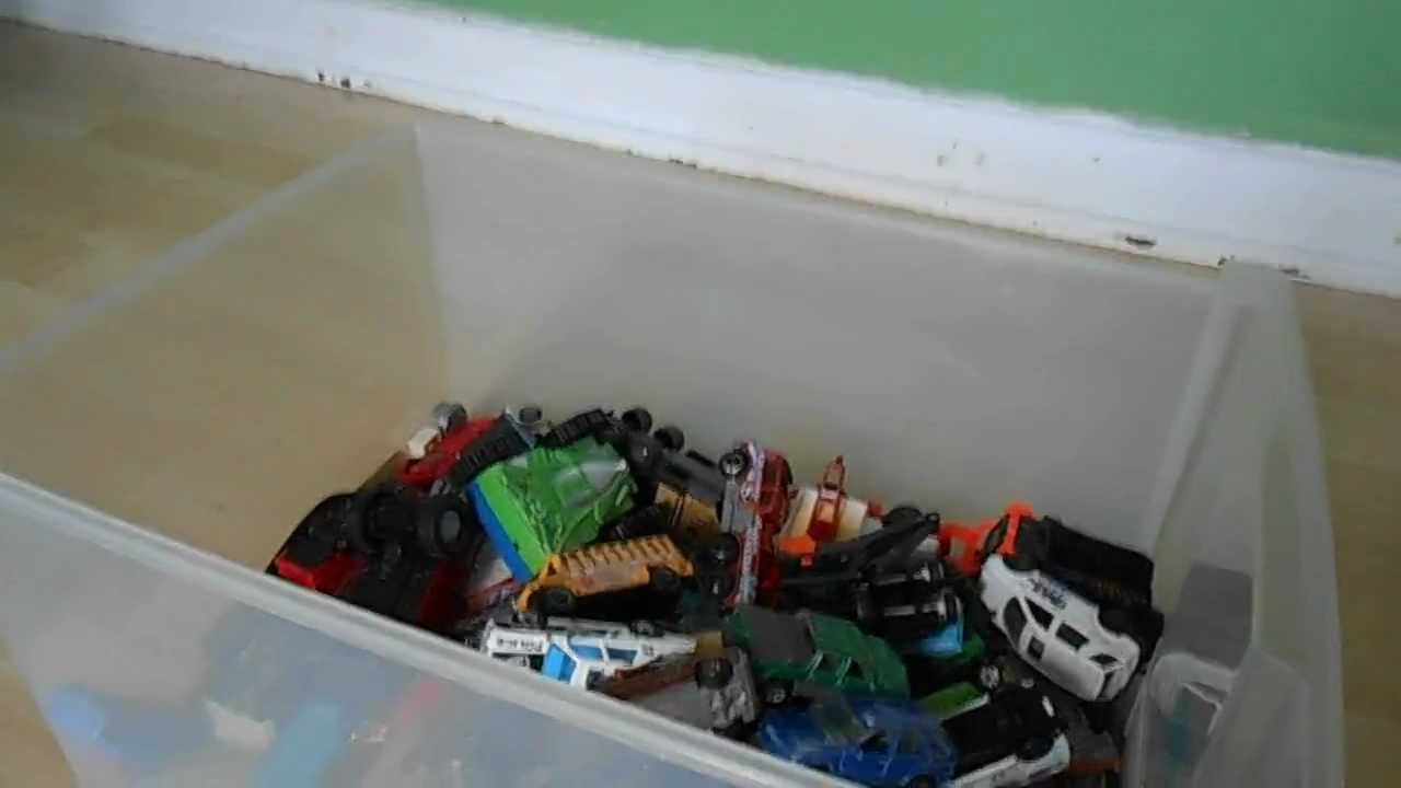 Digging Through a Bin Of Old Matchbox / Hotwheels Cars! - YouTube
