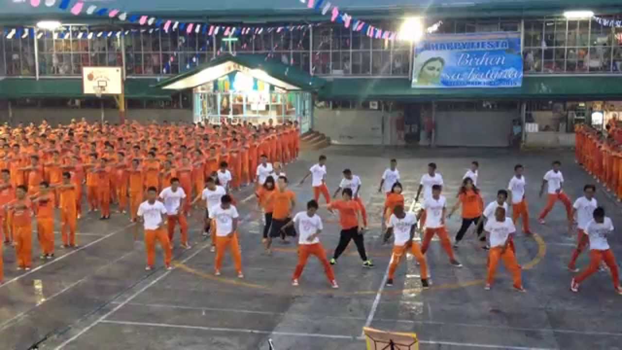 Prisoners dance on Thriller of Michael Jackson with the Orchestra Play ...