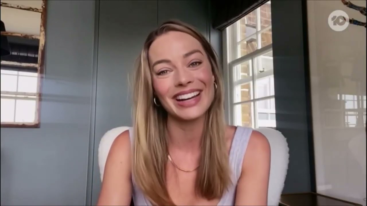 Margot Robbie (Donna) in the Neighbours Series Finale - YouTube