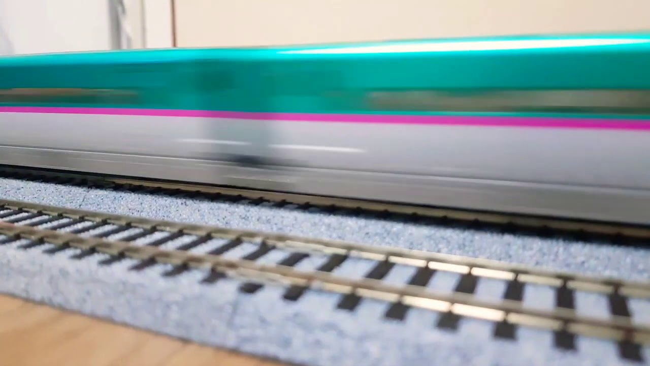 KATO HO scale SHINKANSEN E5 - YouTube