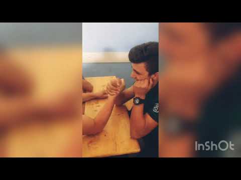 Okulda bilek güreşi (SONUNA KADAR İZLEYİN:) )