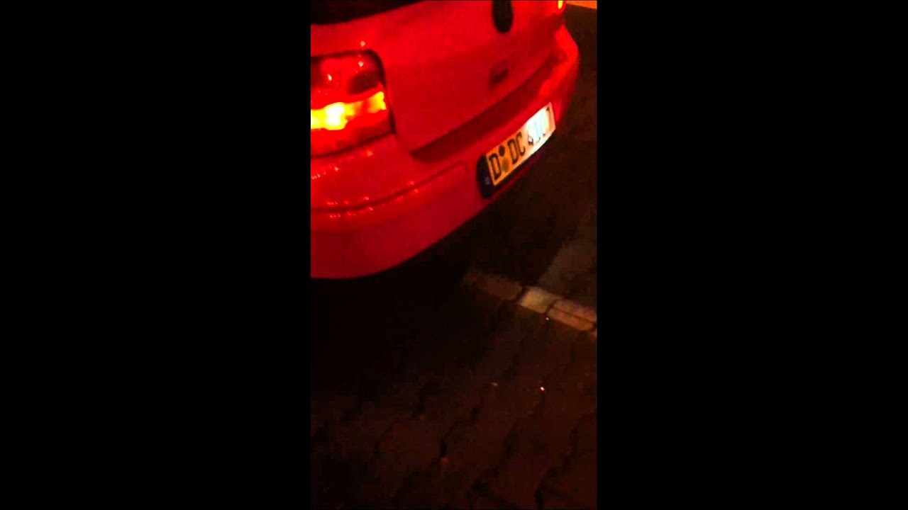 Golf 4 GTI schießt Flammen - YouTube