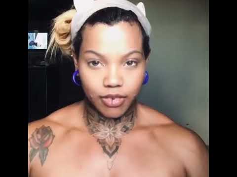 Young Female Bodybuilder Flexes Pecs!!! Wow!!! Omg!!!