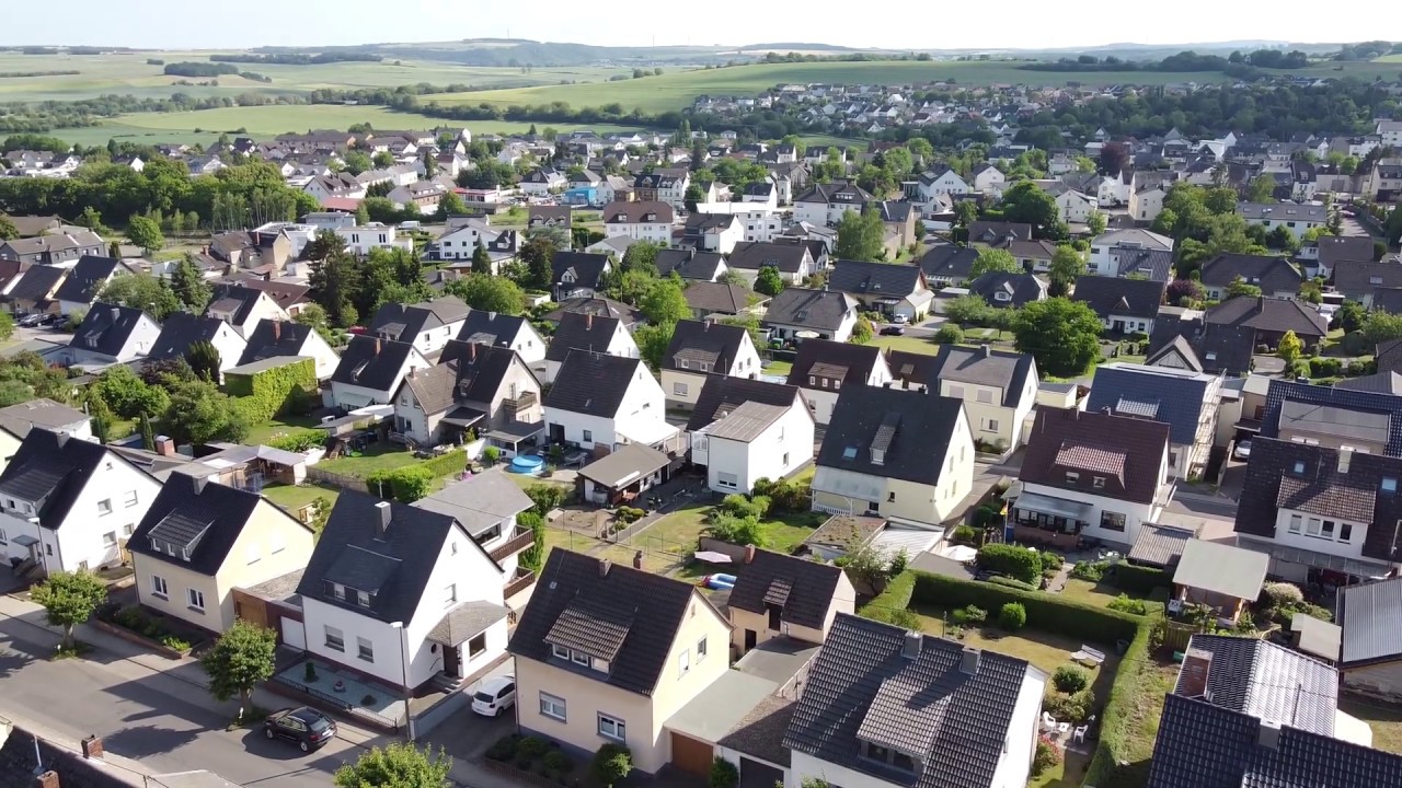 Über der Goethestraße in Mendig - YouTube