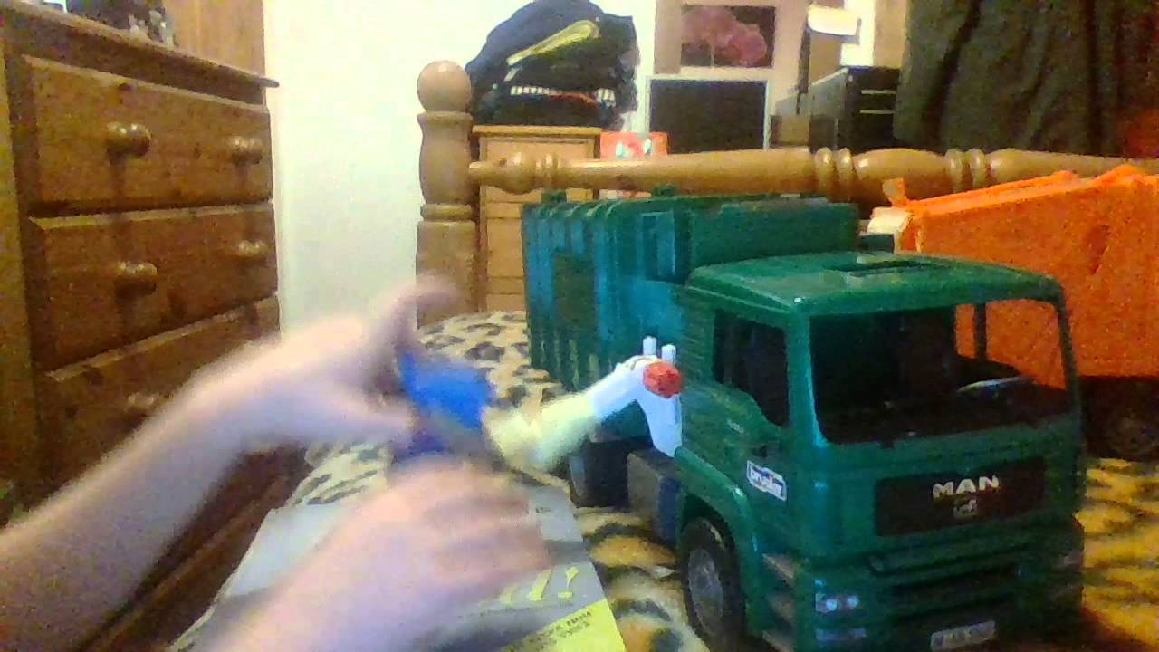 Bruder Side Loader Emptying A Blue Bin - YouTube