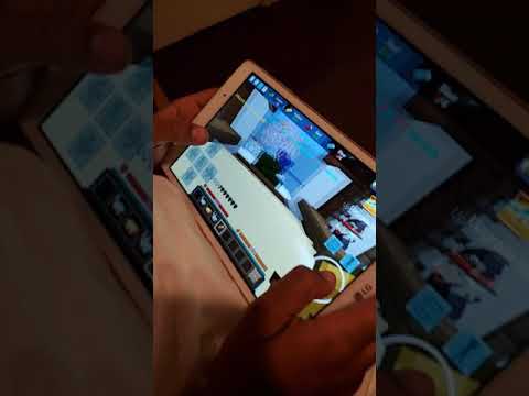 Me and my friend playing bed wars😄😃