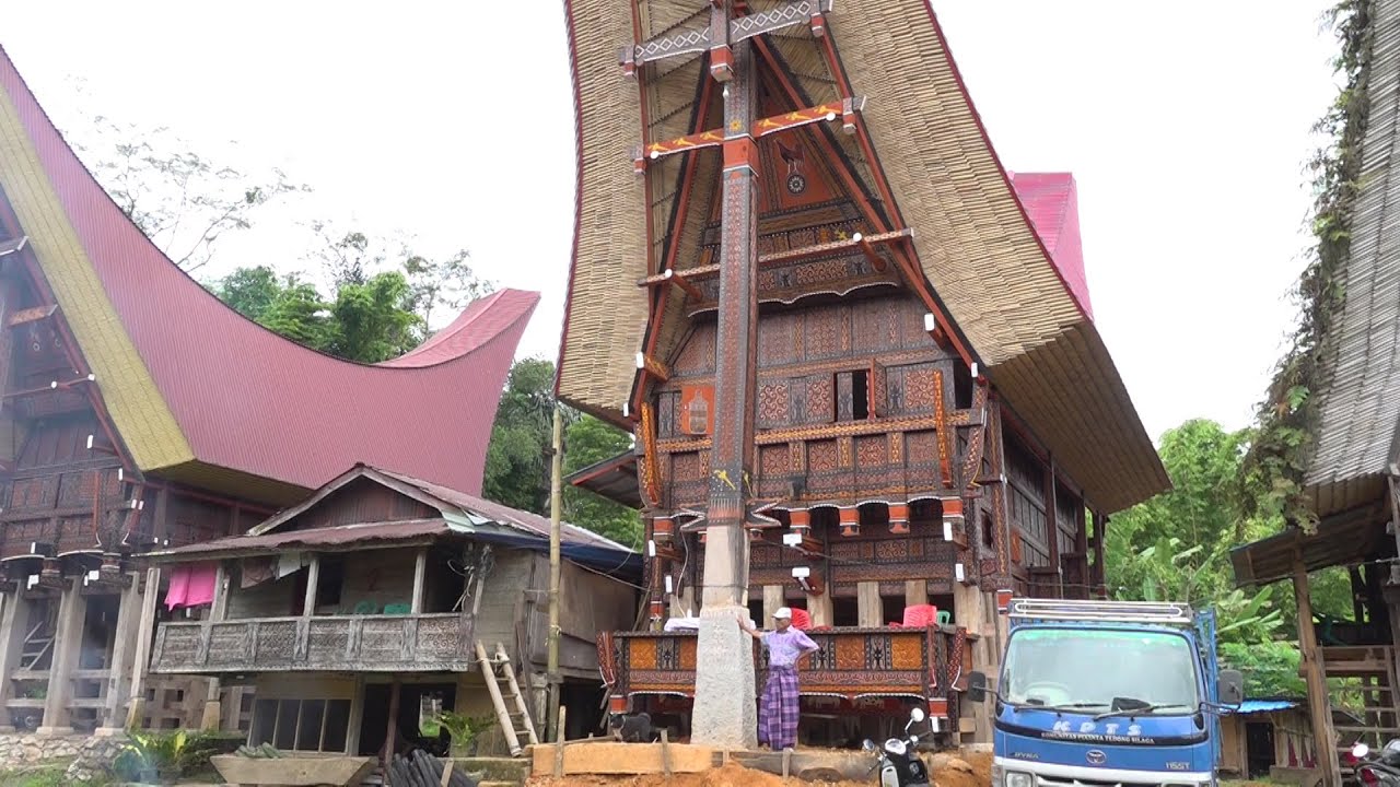 Massedan Paa' Tongkonan Kalo'tok Lampio sangalla - YouTube