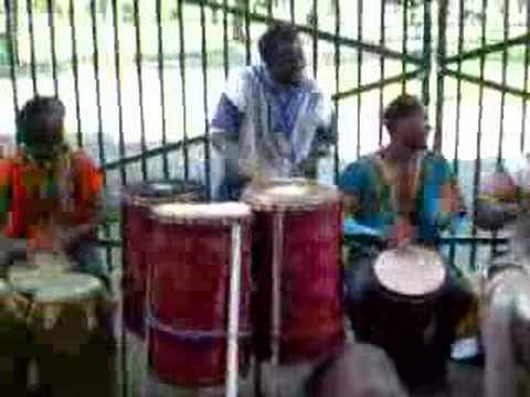 kenyan drumming - YouTube