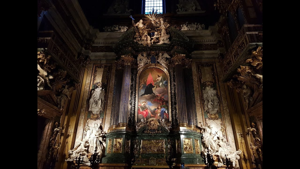 Lo spettacolo barocco dell’altare di Sant’Ignazio nella Chiesa del Gesù ...