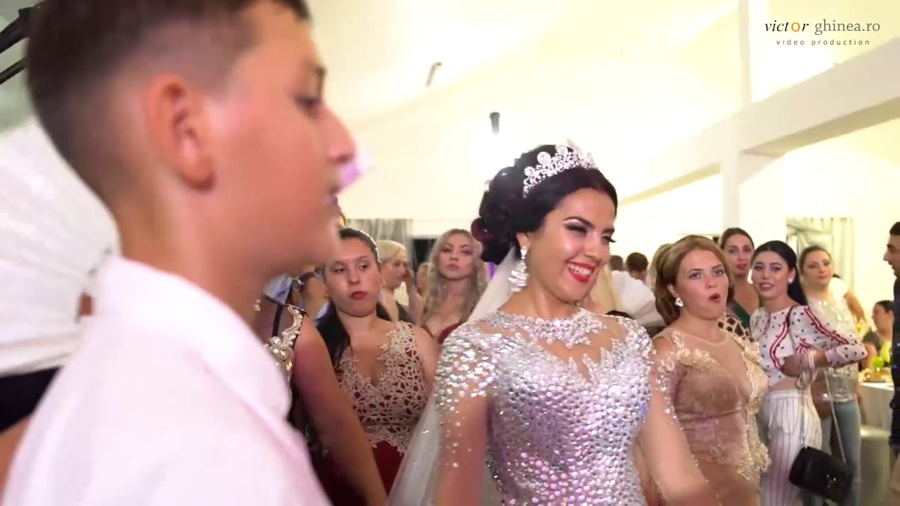 Adrian Rigu Live REGINA DIN MAROC NUNTA COSMIN SI IONICA - YouTube