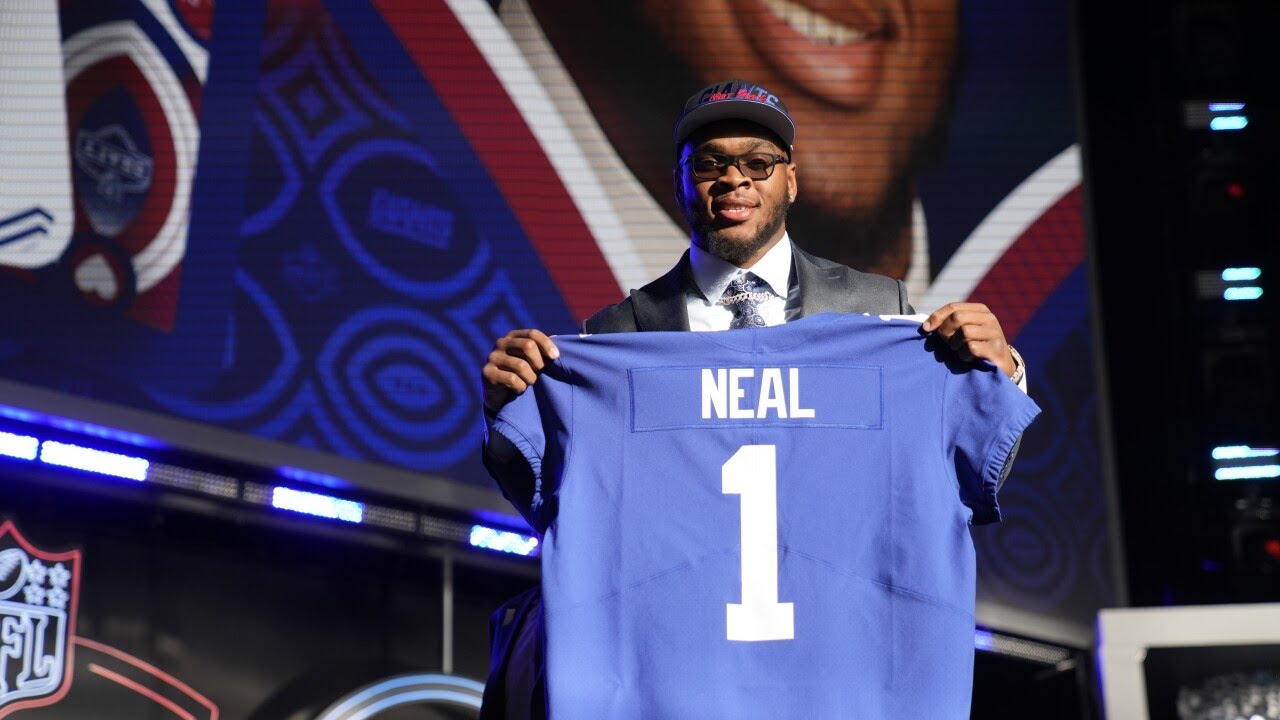 Okeechobee native Evan Neal selected No. 7 overall in NFL Draft - YouTube