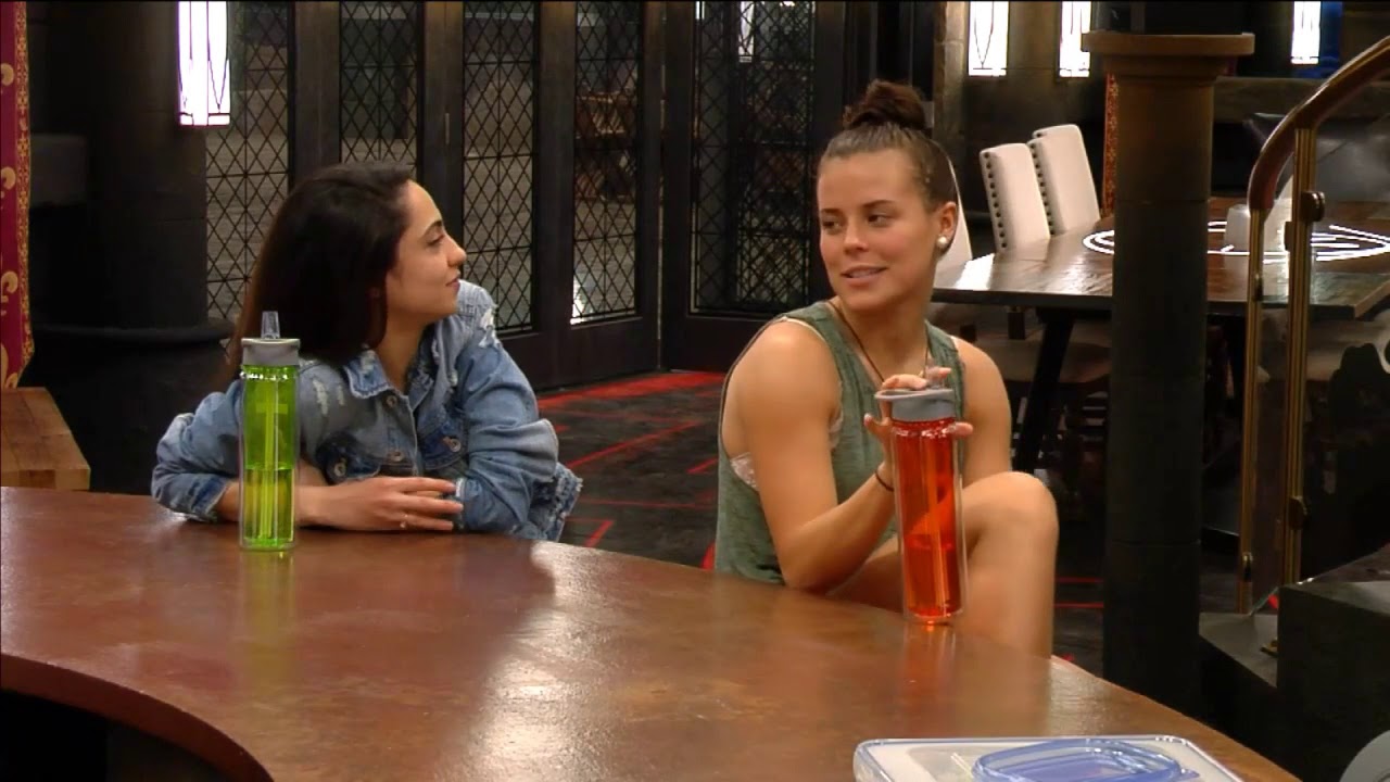 Paras and Kaela talk about how cute Jesse is - YouTube