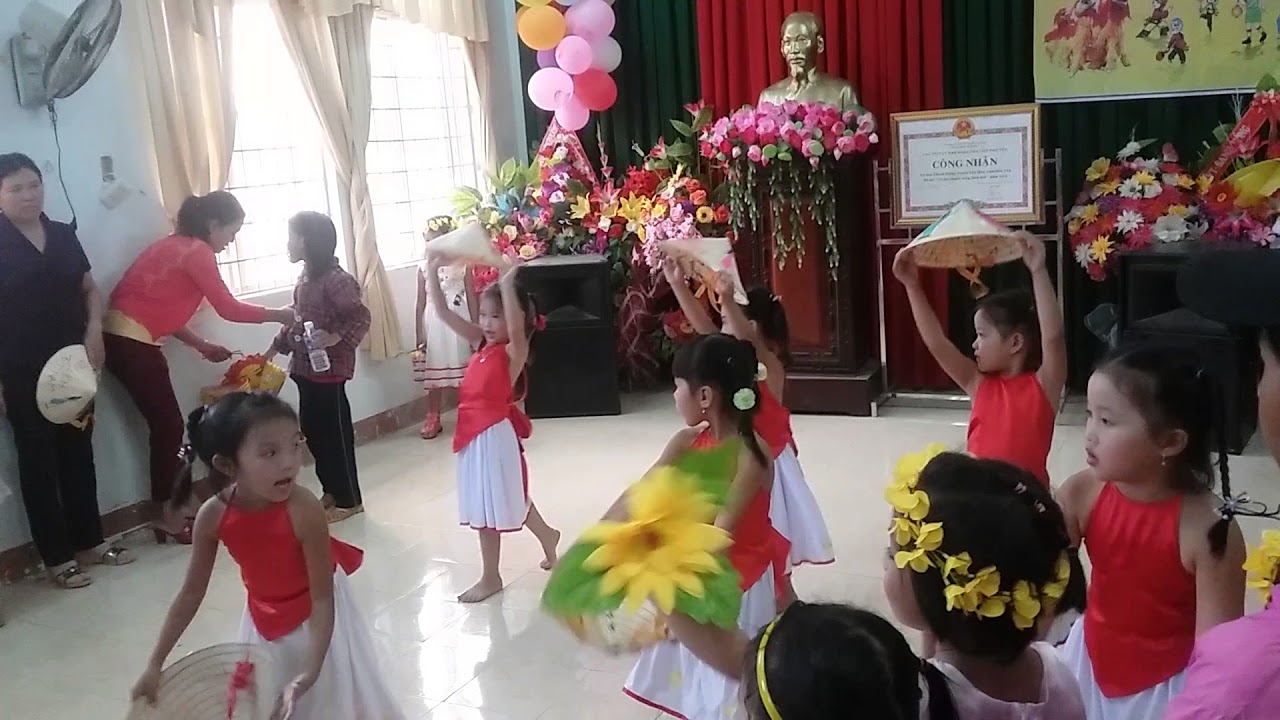 Mua em dac trau ra dong - YouTube