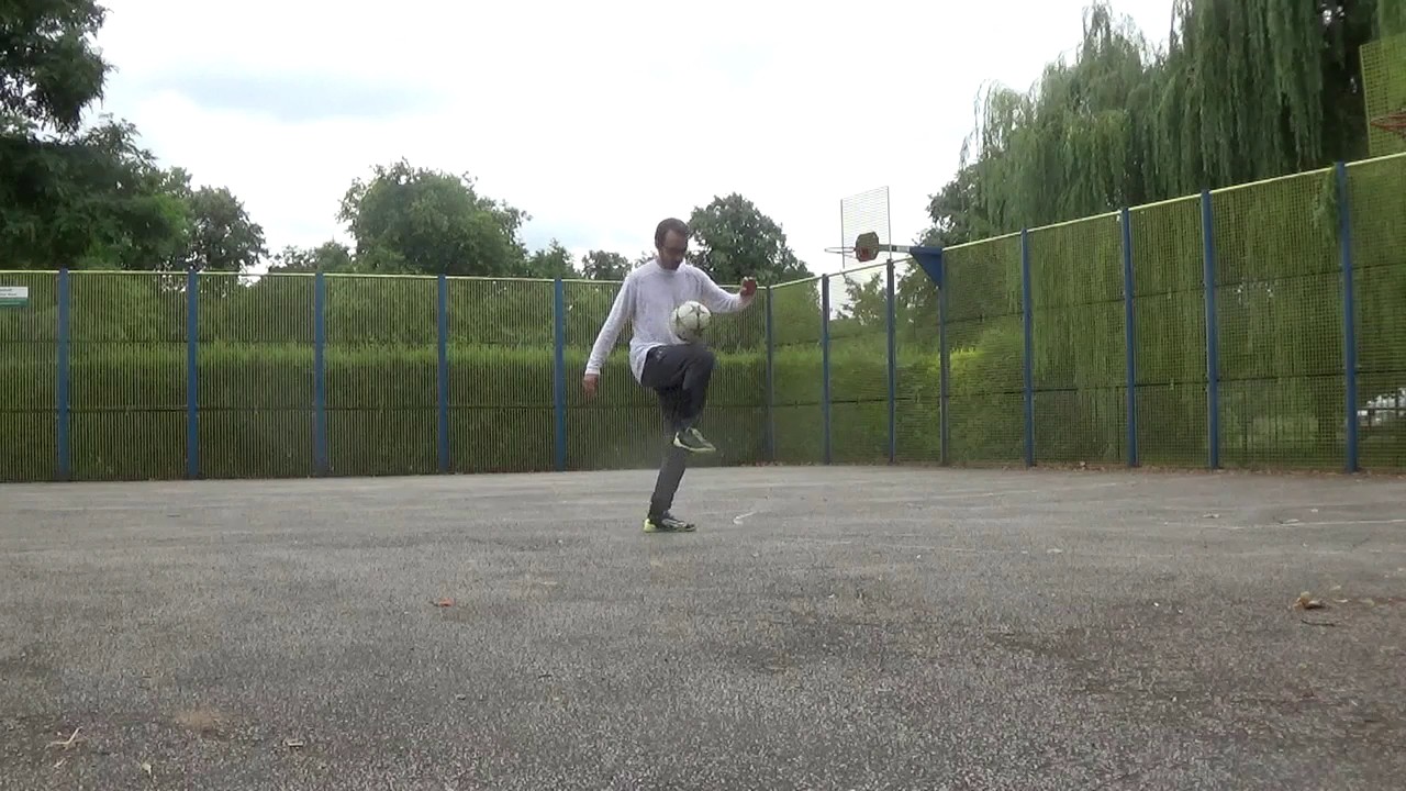 Most Consecutive Keepie Uppie Knee Stalls (10) - YouTube