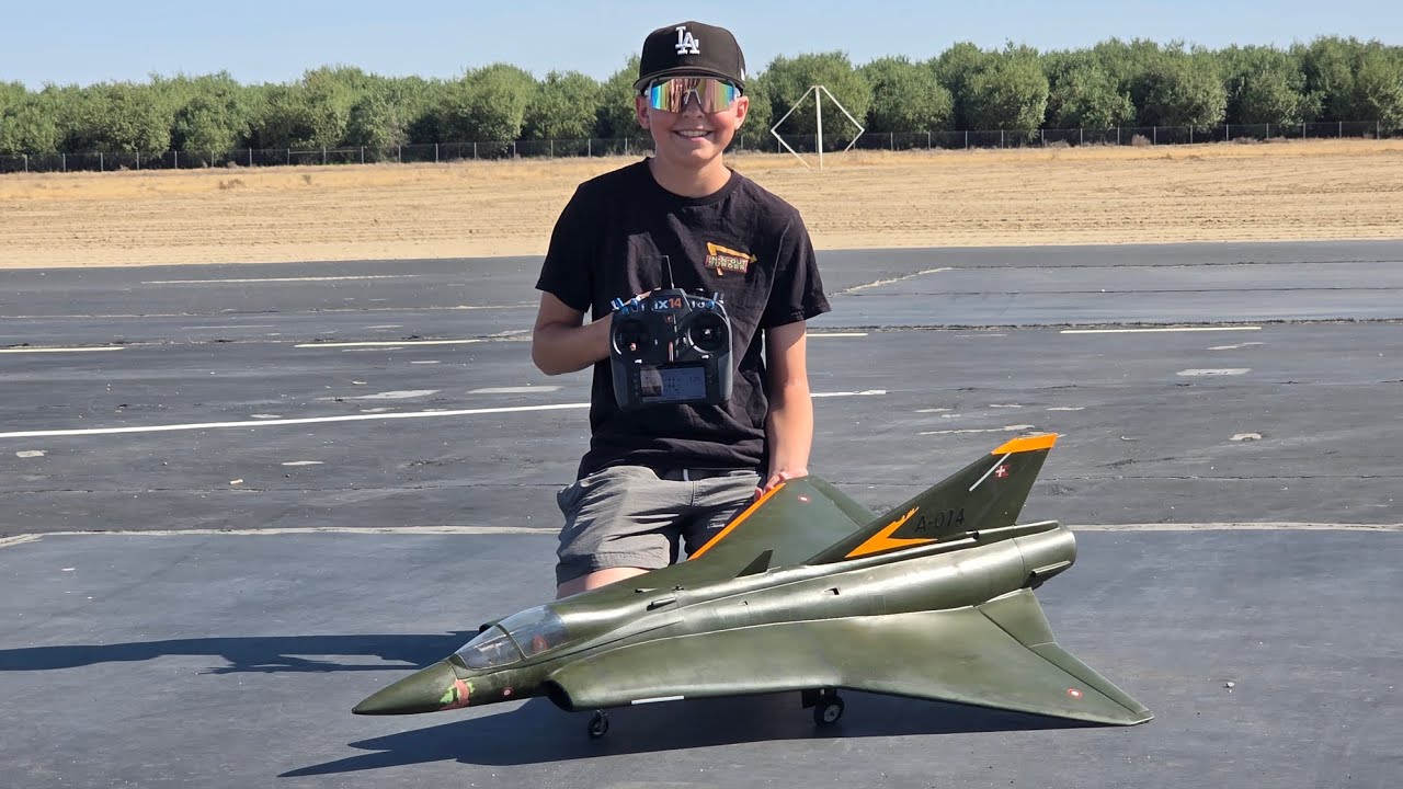 SAAB J35 DRAKEN- FIRST FLIGHT IN 13 YEARS!(RODGER HECHT SCRATCH BUILT ...