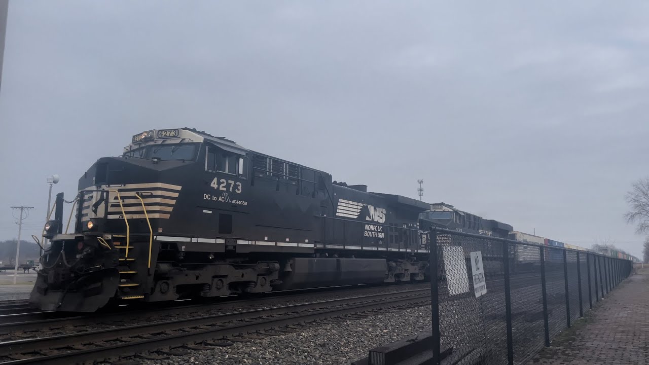 NS 27G with 2 DPUs passes La Porte - YouTube