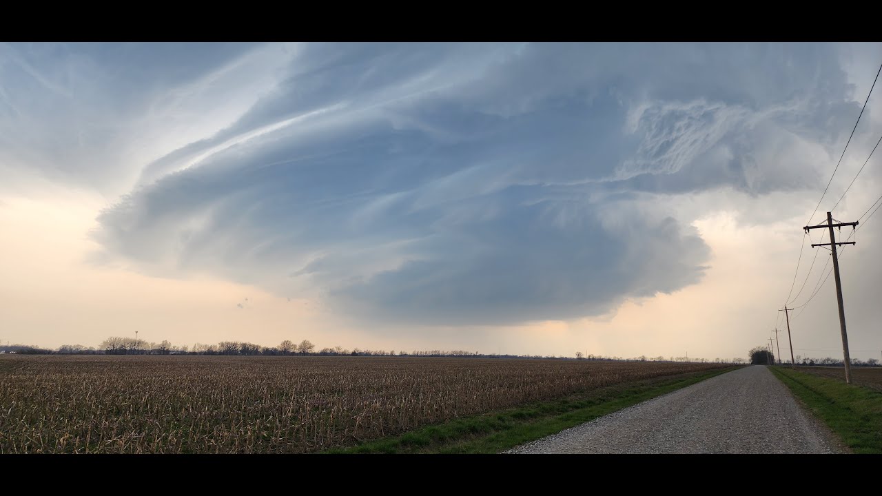 Incredibly Photogenic Supercell Near Centralia, Missouri On 4-4-23 ...