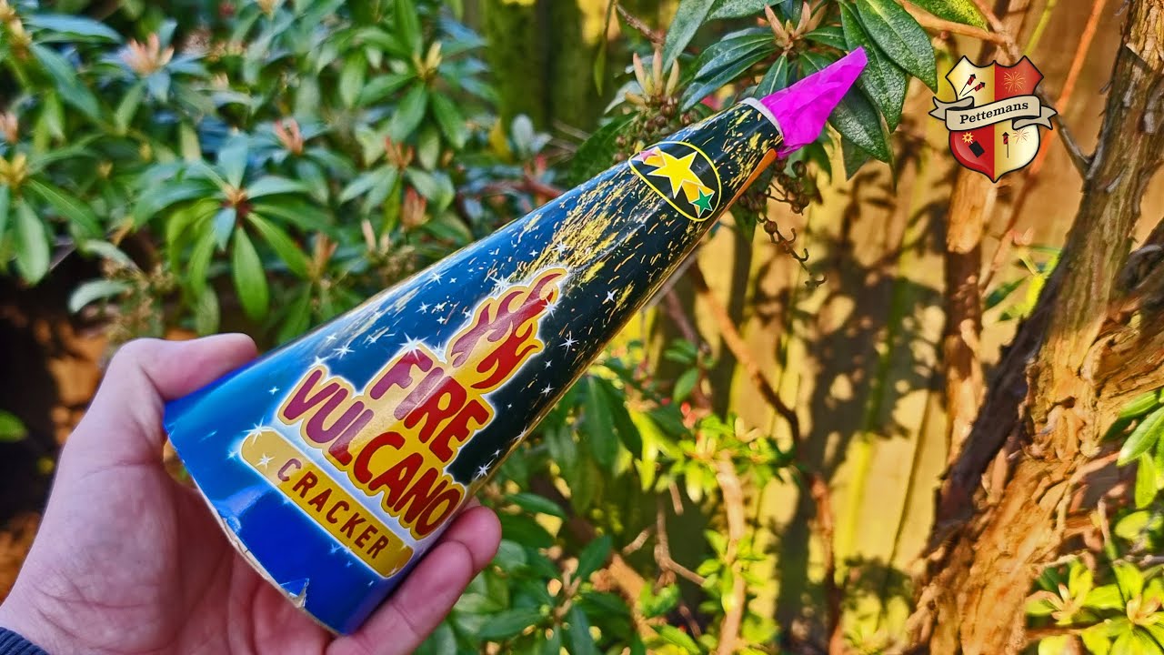 Fire Volcano Cracker - Tristar Fontein 190 gram Vuurwerk - YouTube