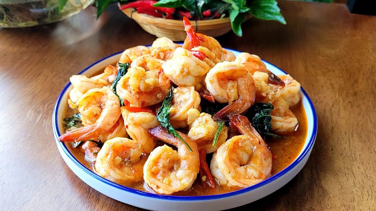 Goong Pad Prik Pao | Stir fried shrimp with roasted chili paste - YouTube