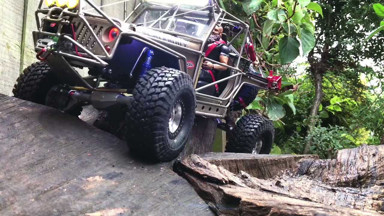 Jeep JK RC Crawler - Vanquish Portals, SCX10ii based, Exo Cage - YouTube