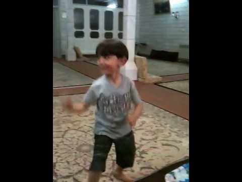 Funny Iranian boy Dancing!!!