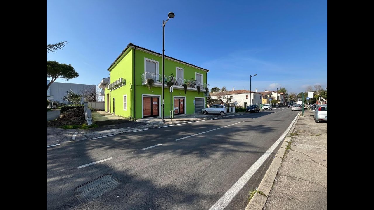 NEGOZIO IN AFFITTO - YouTube