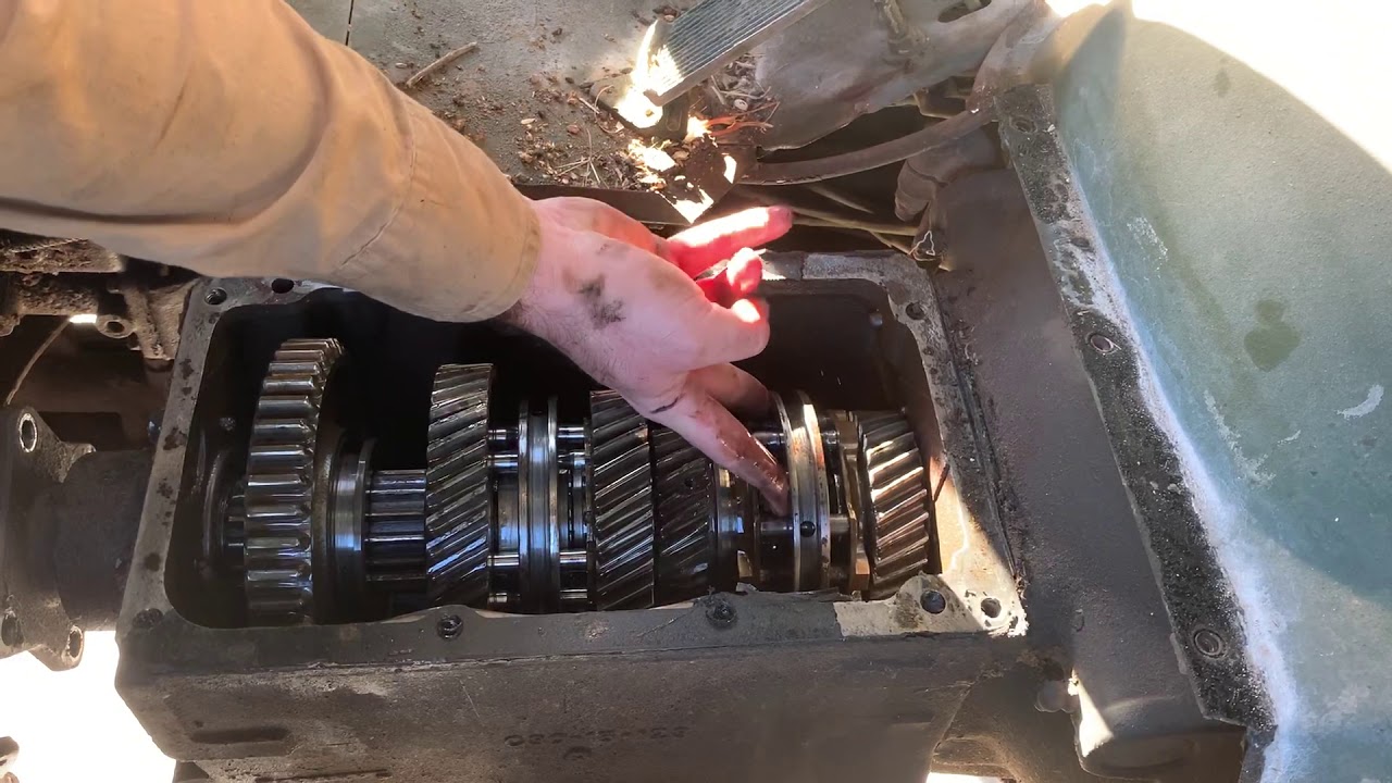 Inside an M35A2 (deuce and a half) transmission - Spicer 3053A 5 speed ...
