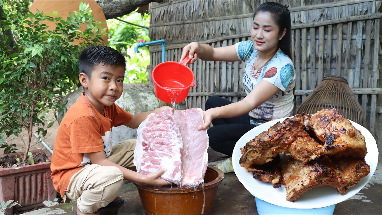 Little chef Seyhak, he want to eat BBQ pork ribs cooking / Mother and ...