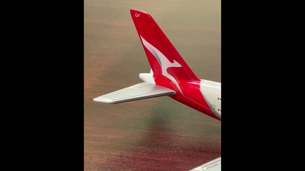 RT8538-1 QANTAS A380 SINGLE PLANE NEW LIVERY by Daron Toys. - YouTube