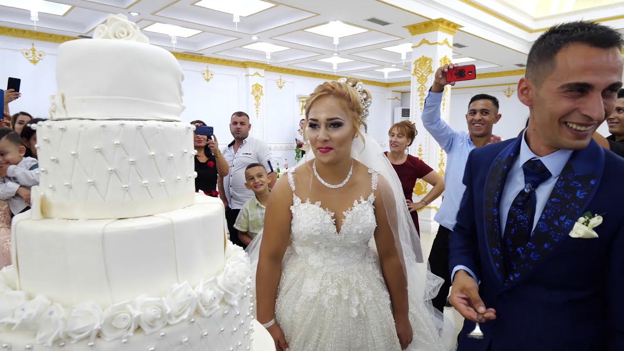 Ervis & Ariola kercimi i ciftit prerja e tortes dhe nderrimi i unazave ...